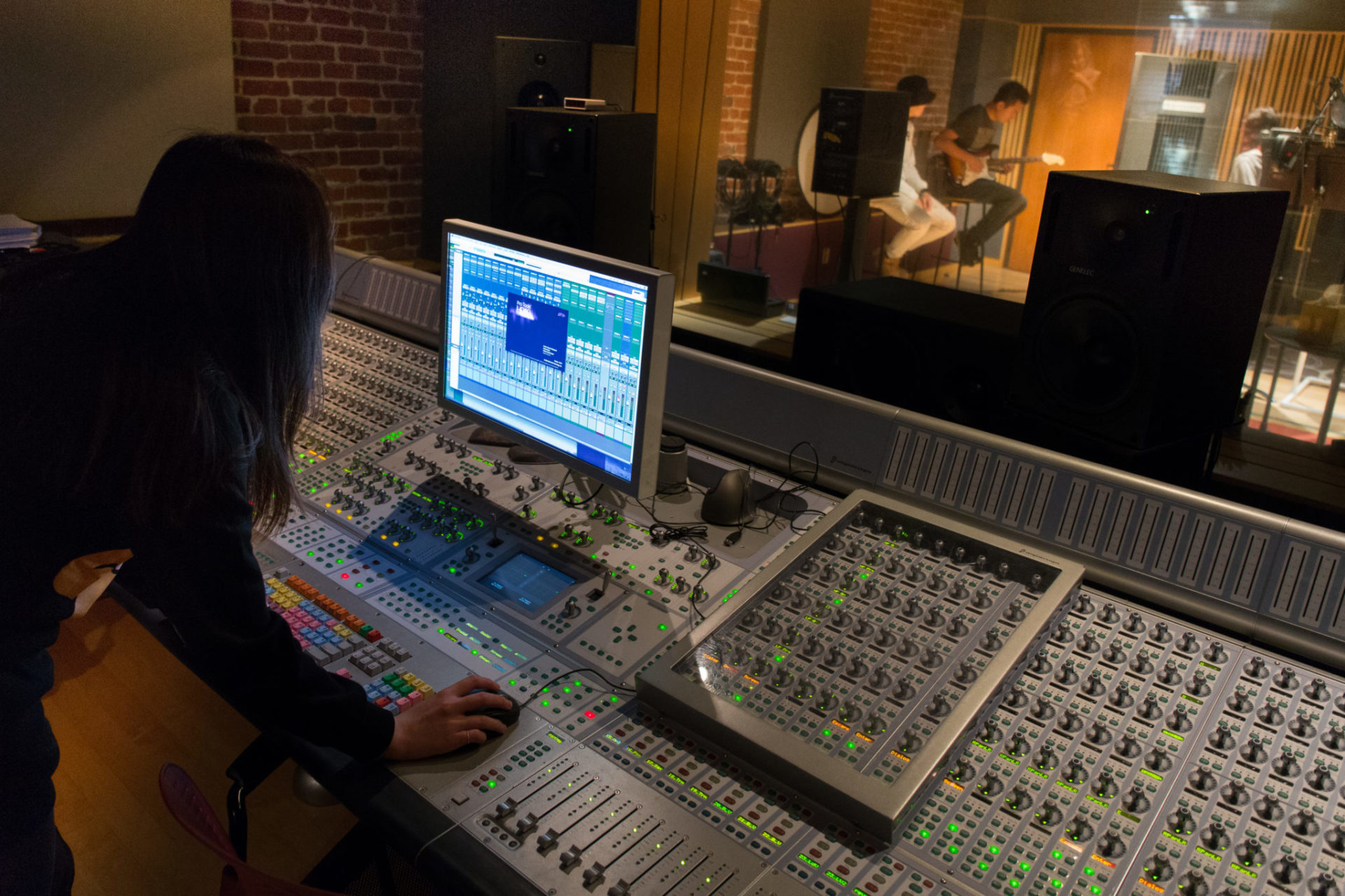 Music Composer vs Producer: The Differences Between Them